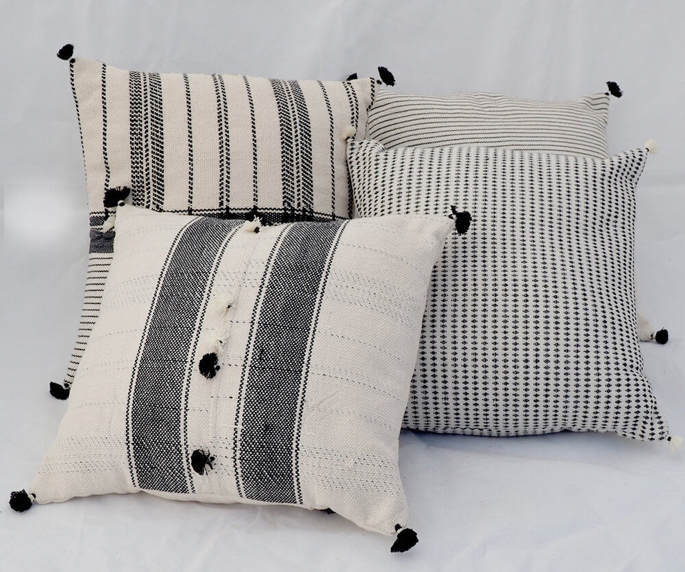 Injiri organic cotton handloom dotty cushion – Jaadu Boutique